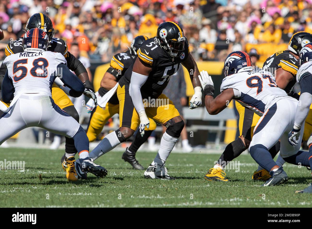 Pittsburgh Steelers guard Trai Turner (51) blocks during an NFL ...