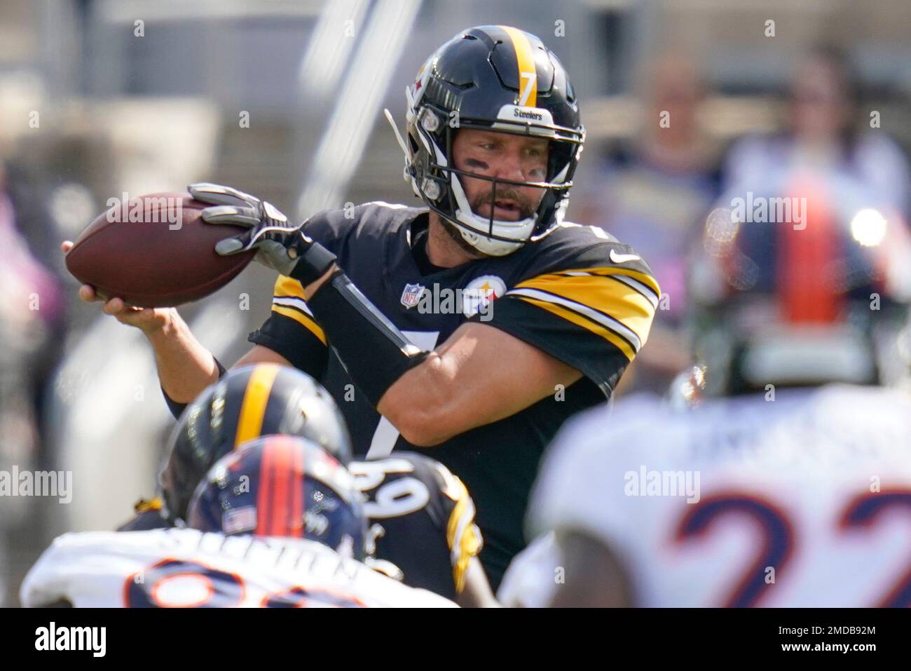 Pittsburgh Steelers quarterback Ben Roethlisberger (7) plays in an NFL ...