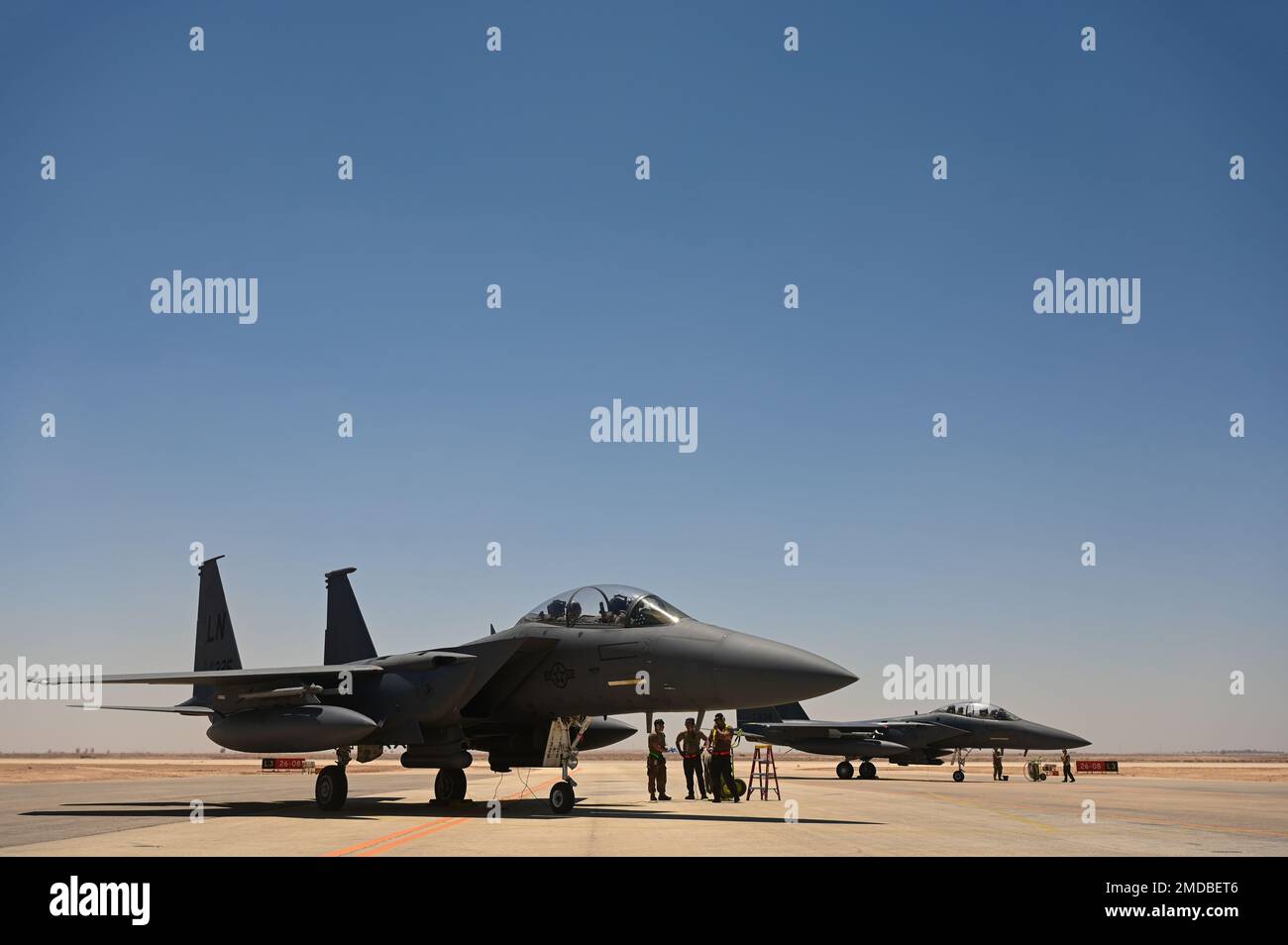 Ninth Air Force (AFCENT) members initiate hot-pit refueling operations ...