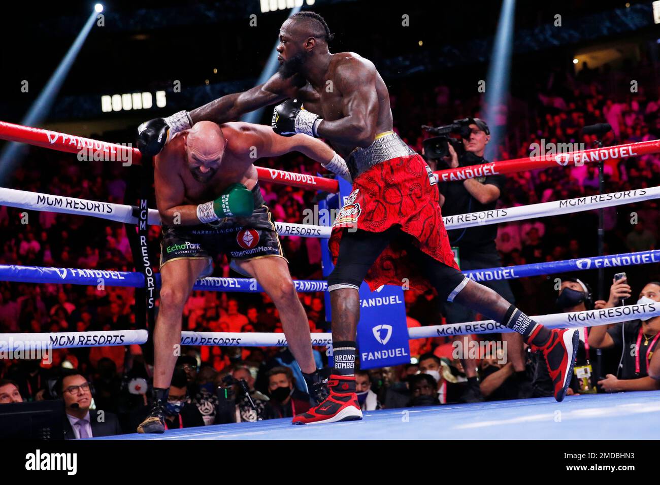Deontay Wilder swings at Tyson Fury, of England, in a heavyweight ...