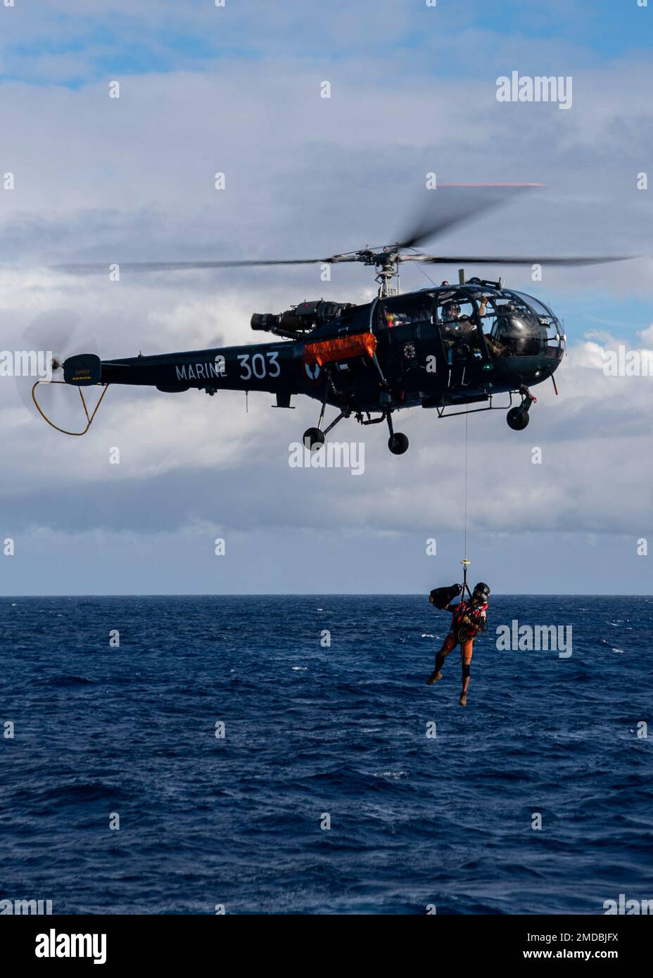 220715-N-JO829-1109 PACIFIC OCEAN (July 15, 2022) Sailors assigned to ...