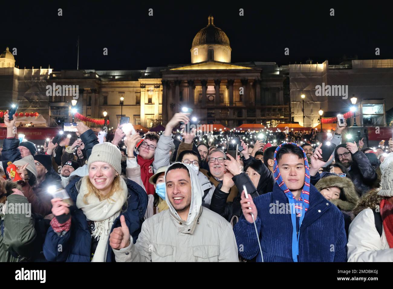 Crowd woth phone lights hi-res stock photography and images - Alamy