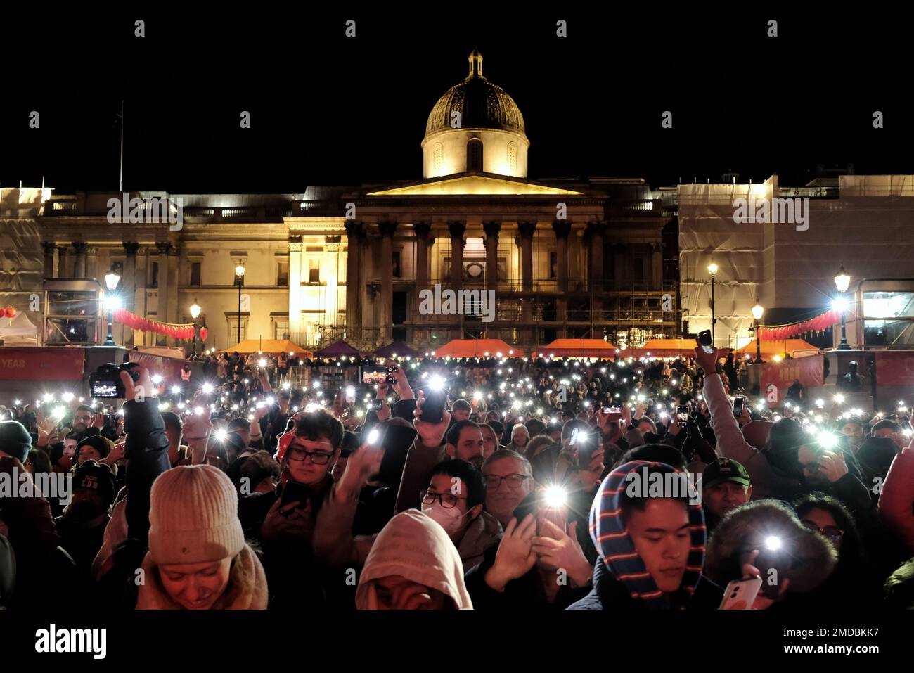 Crowd woth phone lights hi-res stock photography and images - Alamy