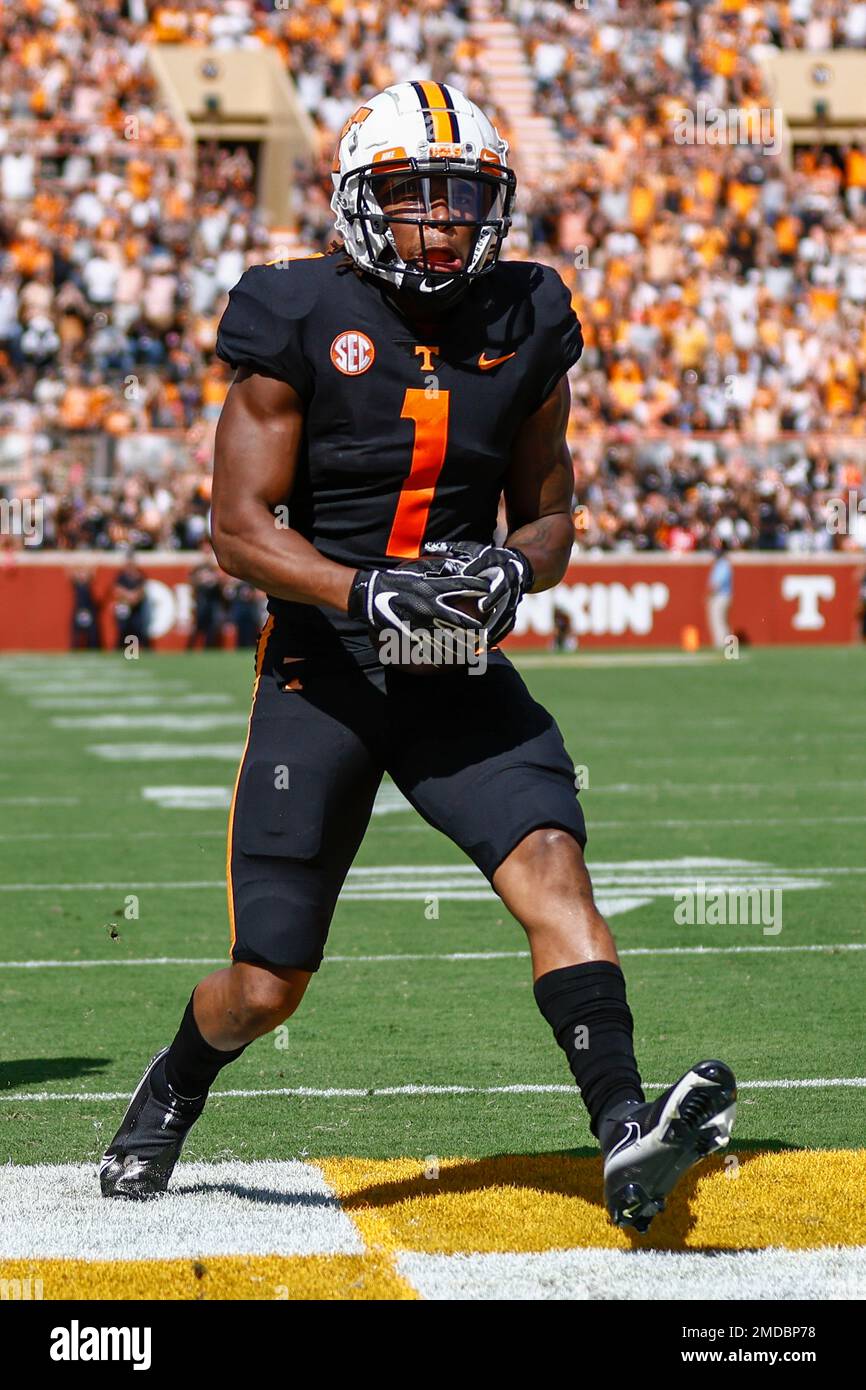 Tennessee wide receiver Velus Jones Jr. (1) crosses the goal line for a ...