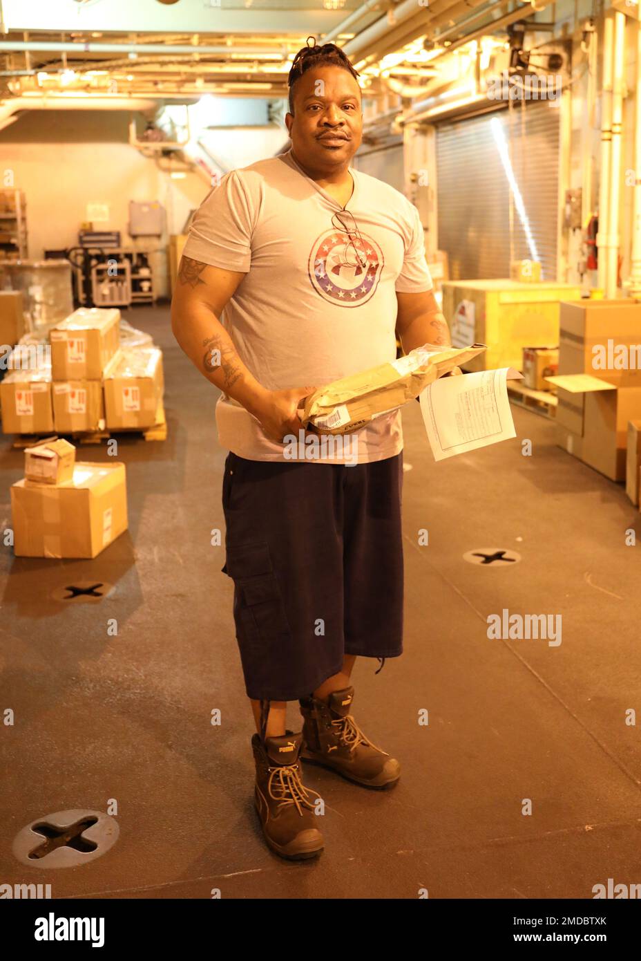 Merchant poses hi-res stock photography and images - Alamy