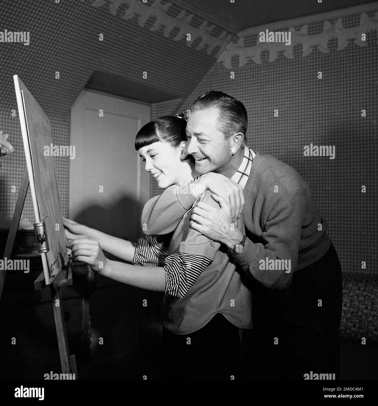 Actor Robert Young warmly critiques the artwork of his daughter ...