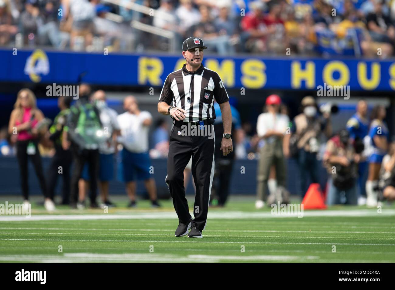 Side judge Chad Hill (125) waches an NFL football game between the Los ...