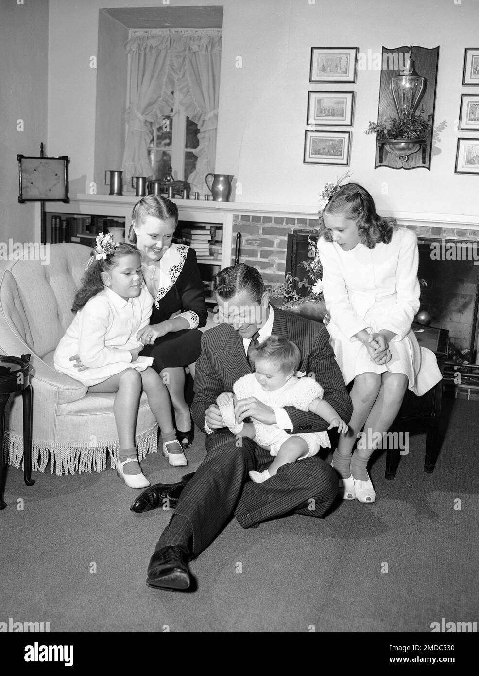 Actor Robert Young relaxes with his wife Betty, and their daughters ...