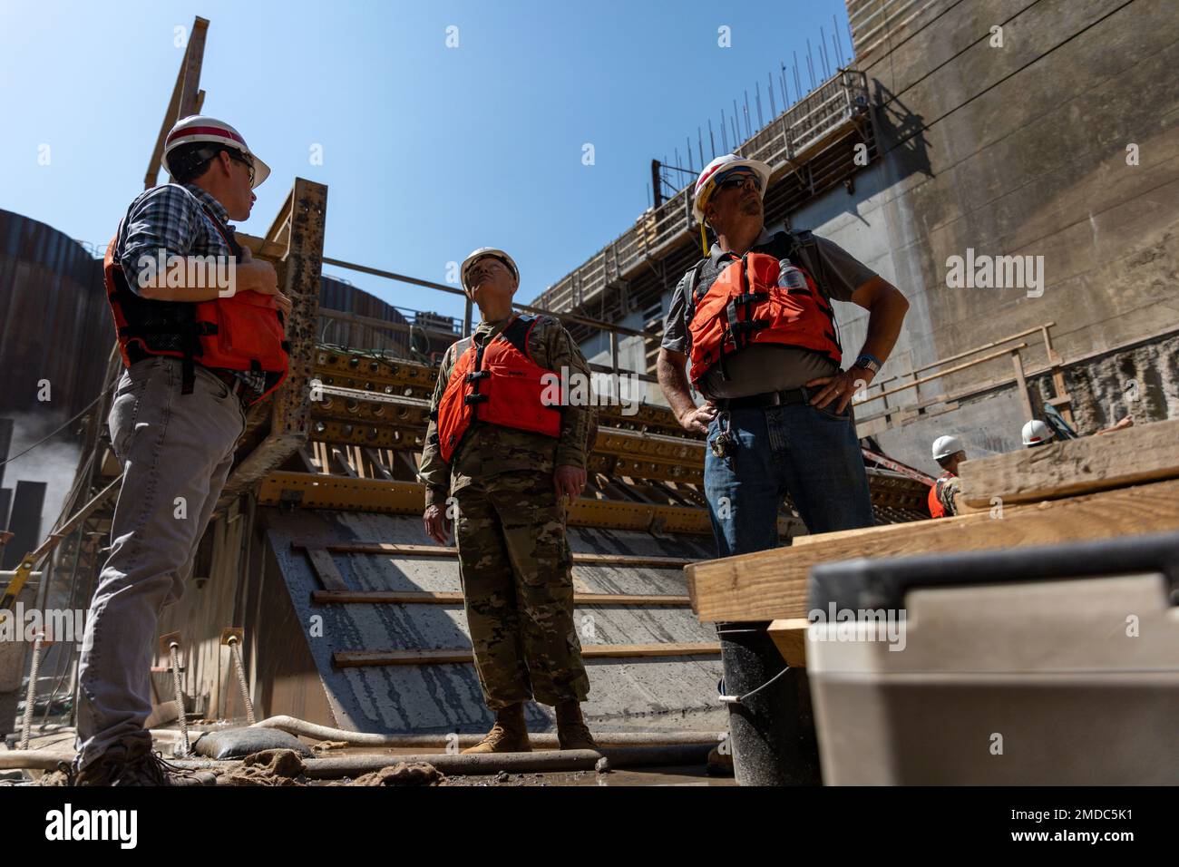 Maj. Gen. Heitkamp observes the upstream bulkhead sill construction ...