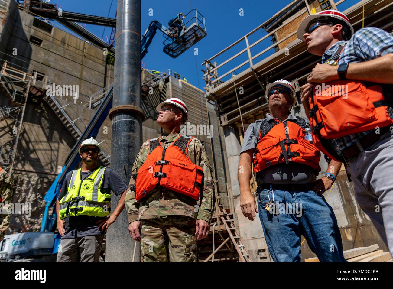 Maj. Gen. Heitkamp observes the upstream bulkhead sill construction ...