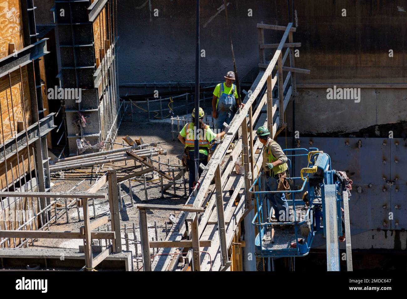Construction workers tying reinforcing steel for the upstream miter ...