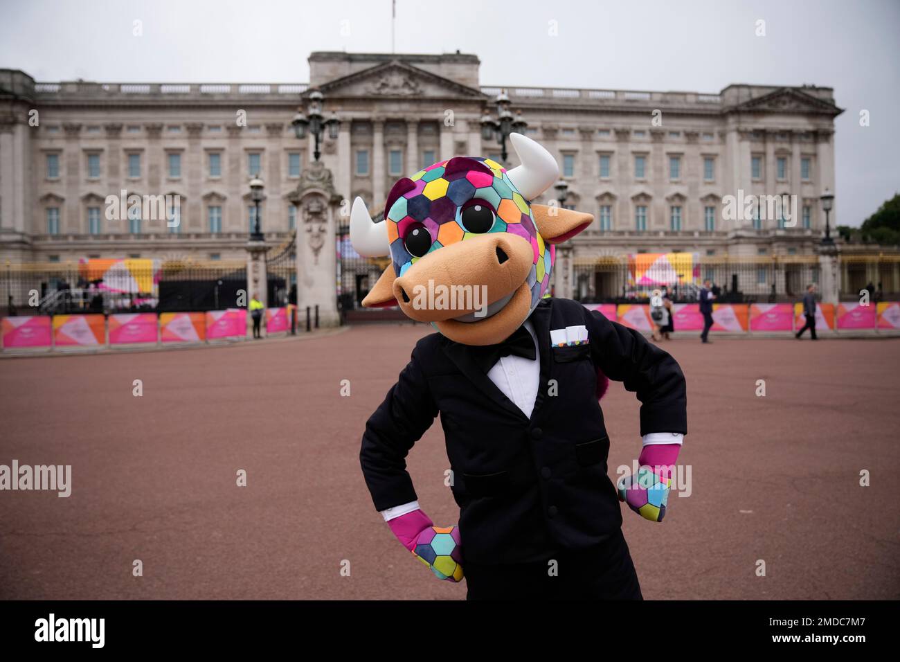 Birmingham 2022 Commonwealth Games mascot Perry the bull poses for ...