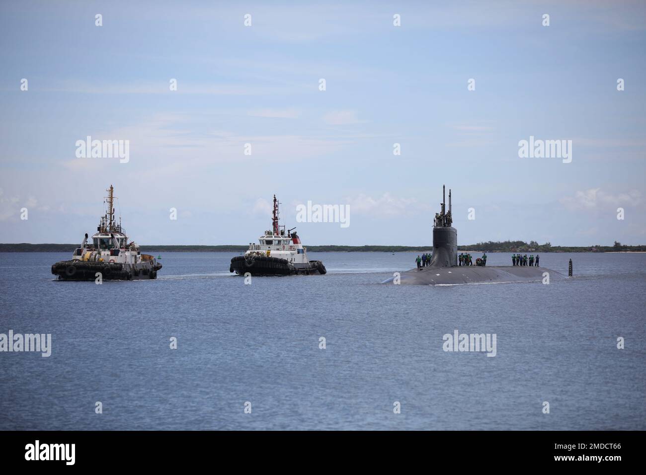 APRA HARBOR, Guam -- The Seawolf-class fast-attack submarine USS ...