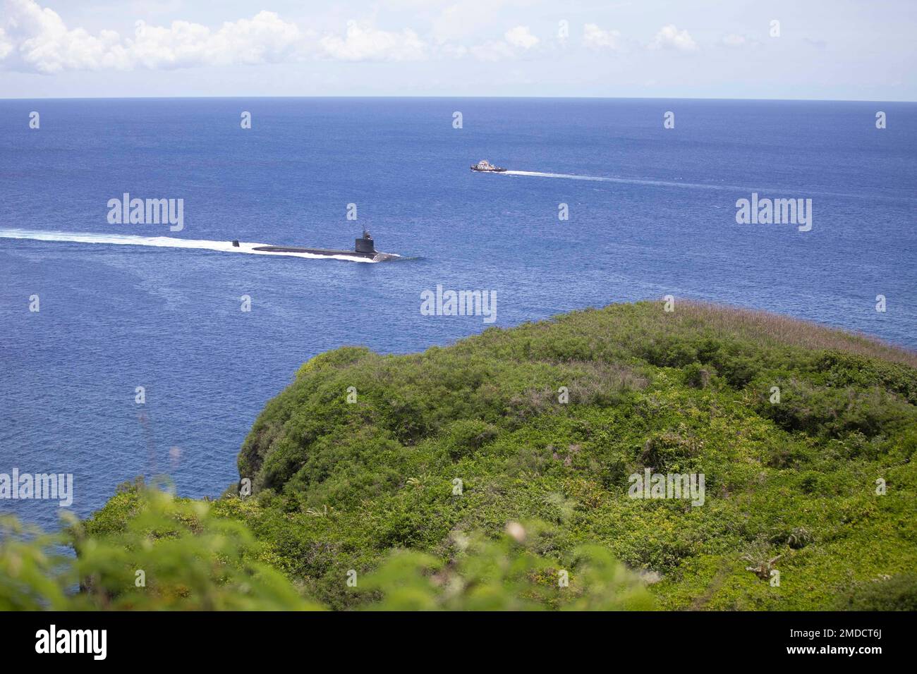 APRA HARBOR, Guam -- The Seawolf-class fast-attack submarine USS ...
