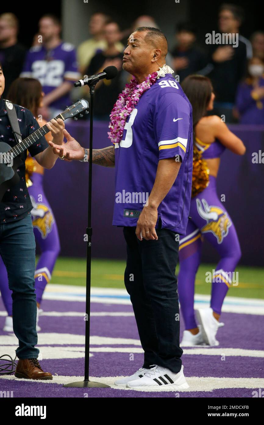 Former Minnesota Vikings defensive tackle Esera Tuaolo sings the ...