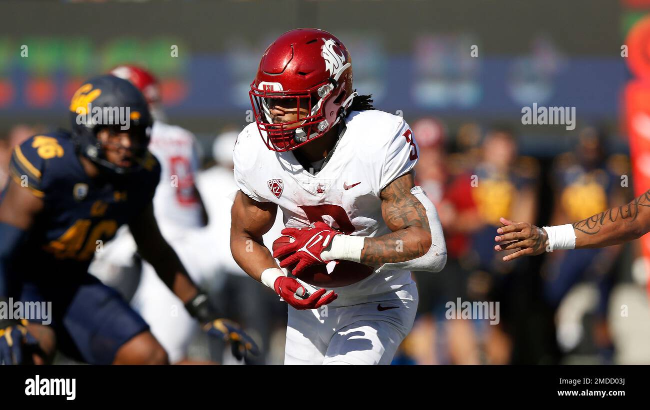 Washington State Cougars running back Deon McIntosh (3) runs the ball ...