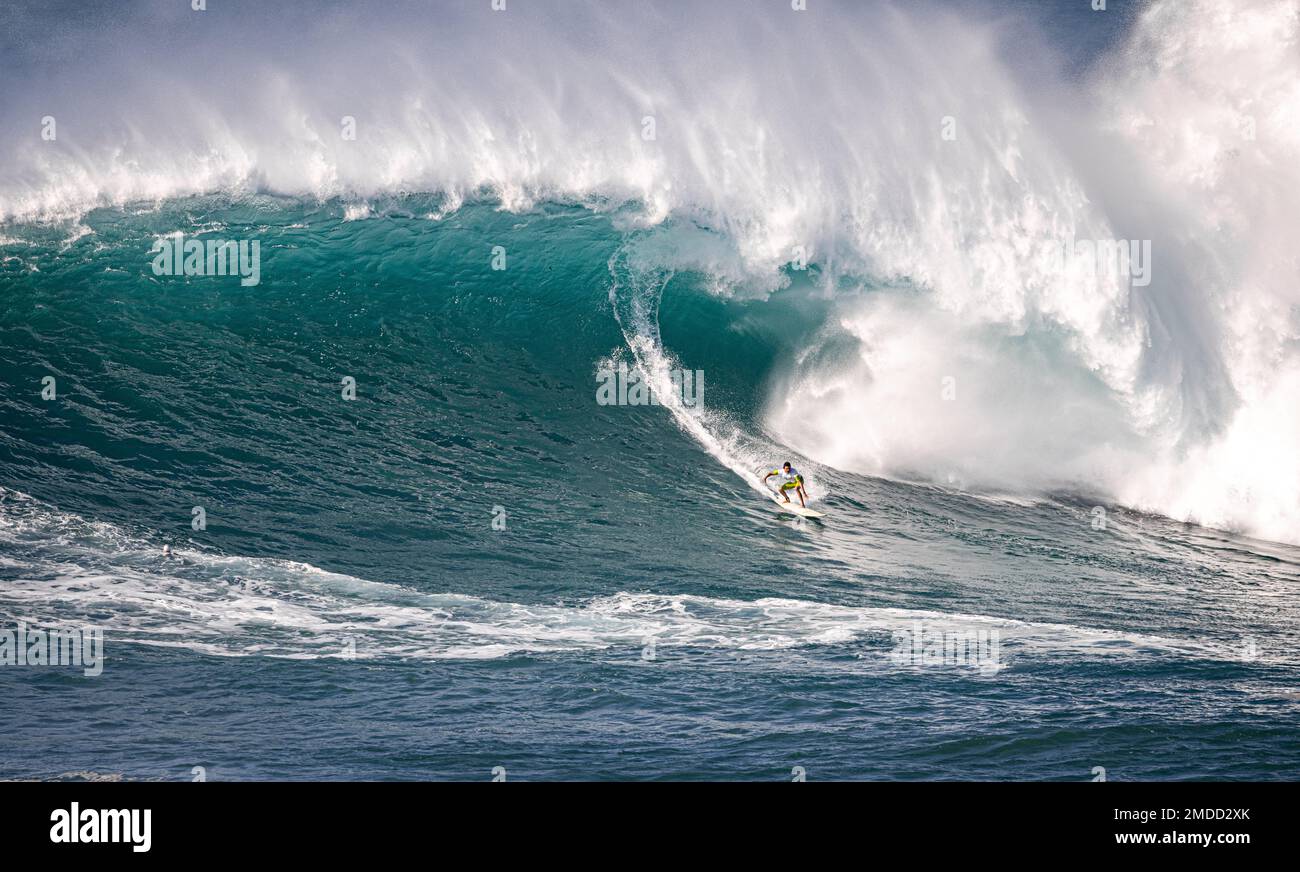 Haleiwa, HI, USA. 22nd Jan, 2023. Luke Shepardson wins the 2023 Eddie ...