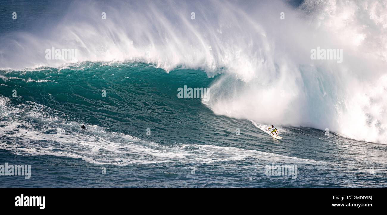 Haleiwa, HI, USA. 22nd Jan, 2023. Luke Shepardson wins the 2023 Eddie ...