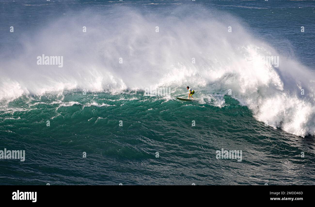 Haleiwa, HI, USA. 22nd Jan, 2023. Luke Shepardson wins the 2023 Eddie ...
