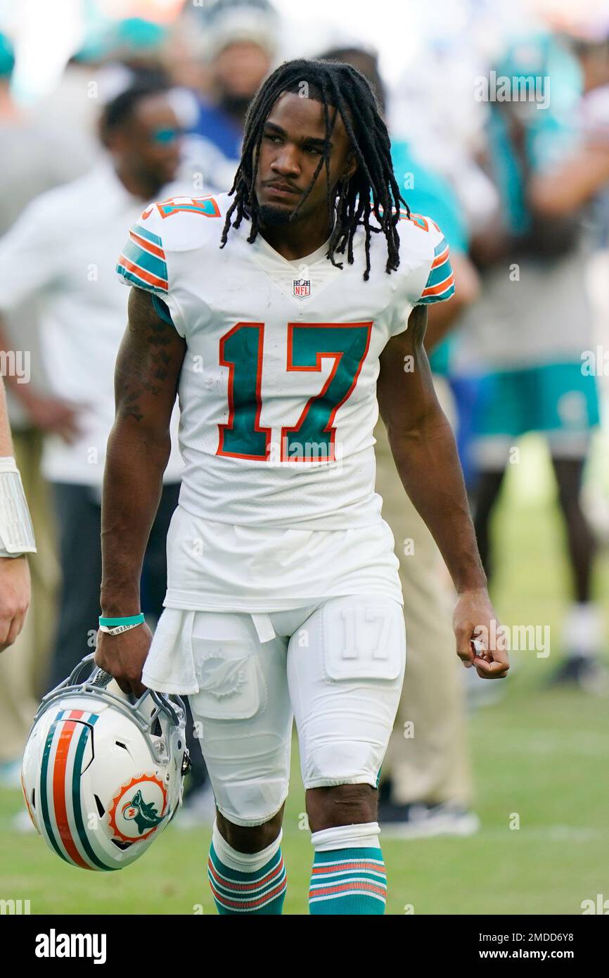 Miami Dolphins wide receiver Jaylen Waddle (17) walks off the field ...