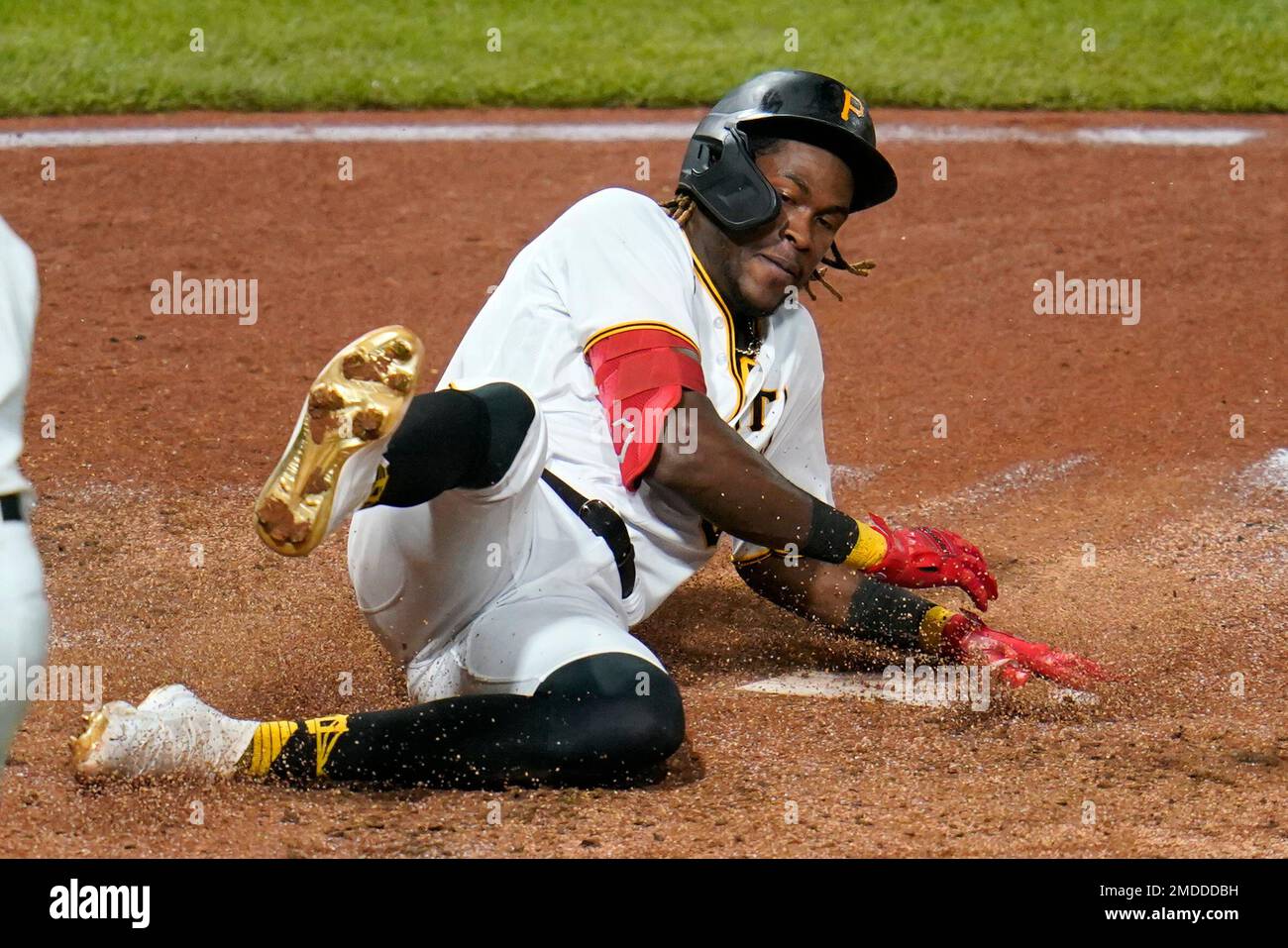 Pittsburgh Pirates' Oneil Cruz scores on a double by Michael Chavis off ...