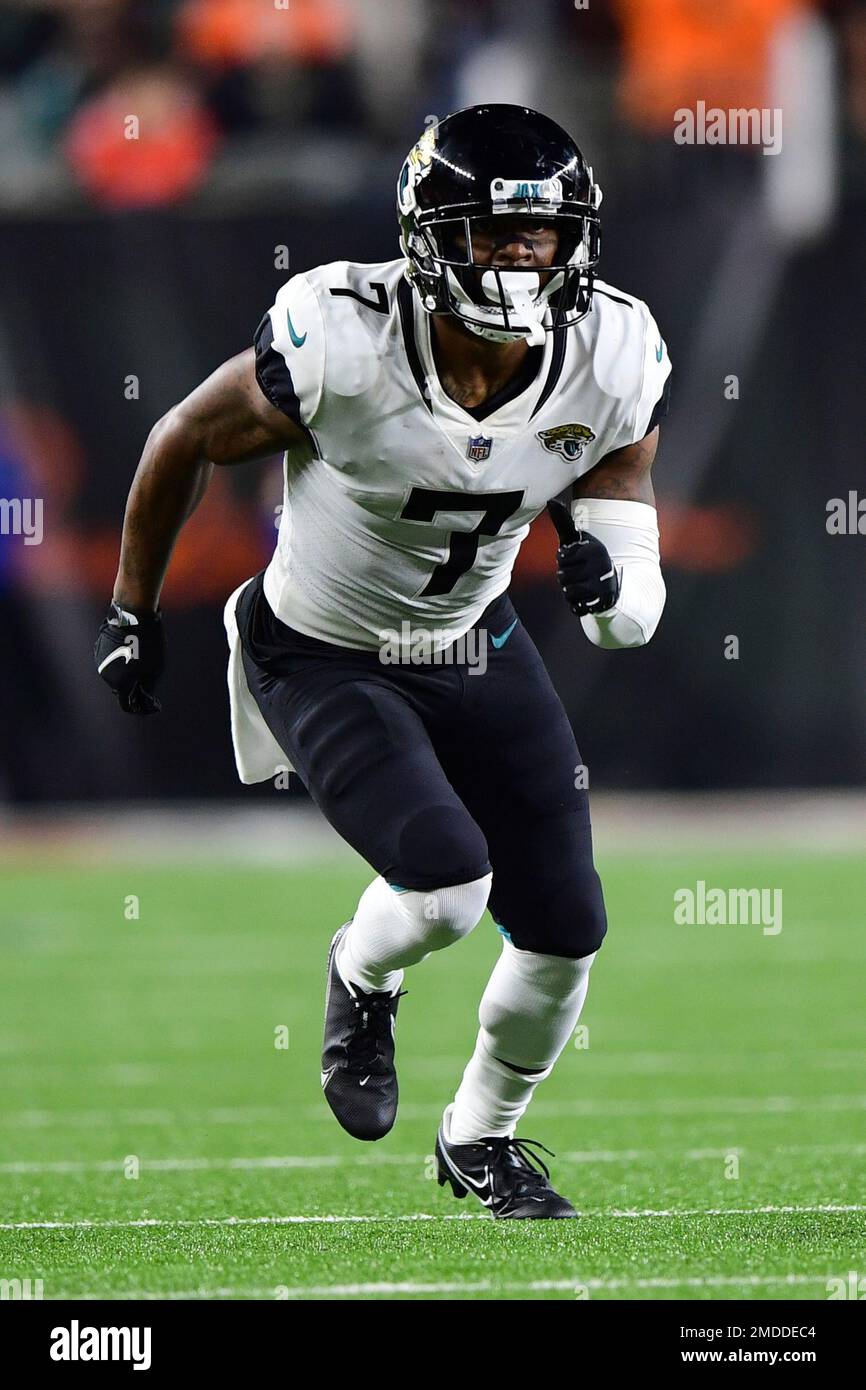 Jacksonville Jaguars wide receiver Tavon Austin (7) runs for the play ...