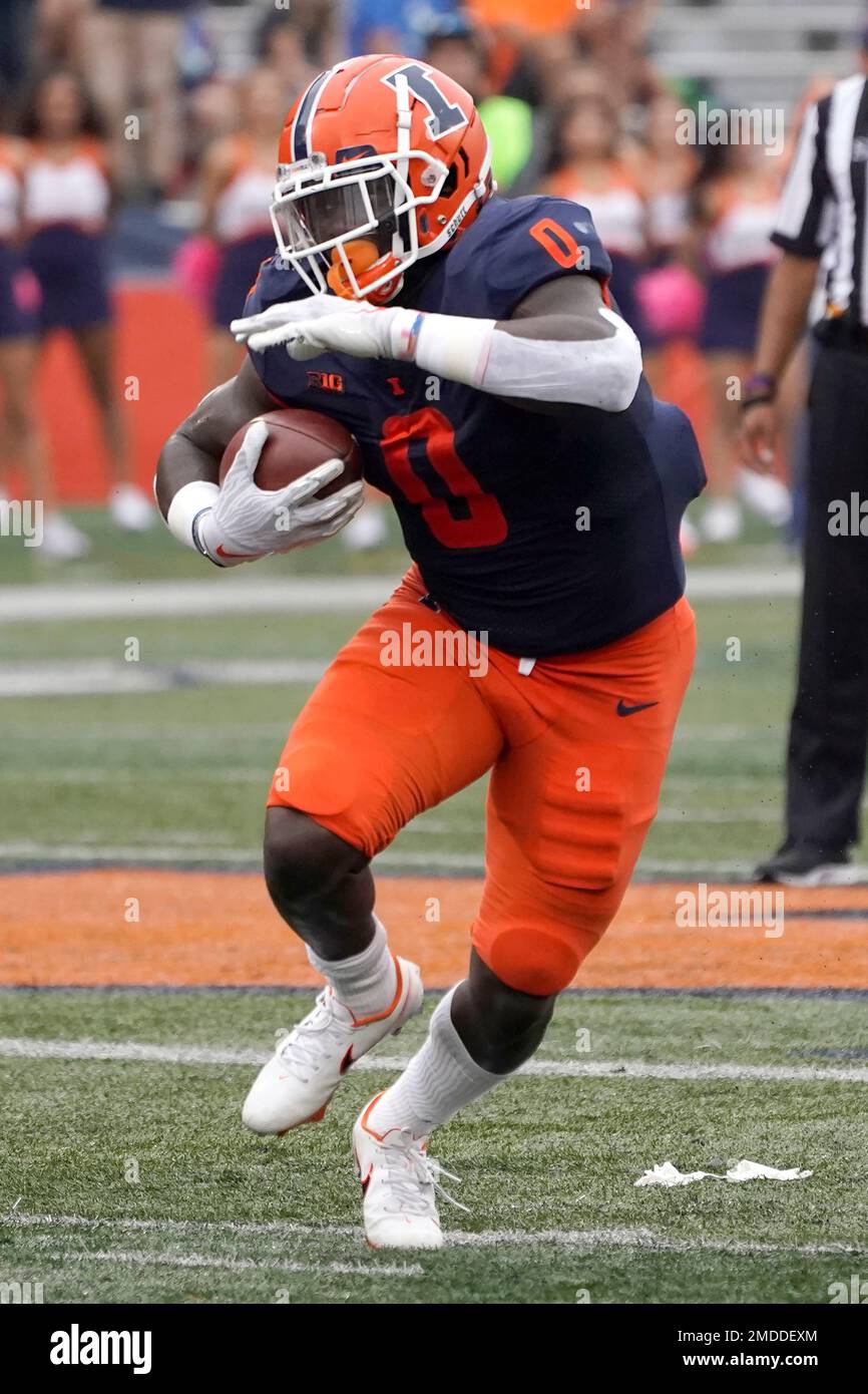 Illinois running back Joshua McCray carries the ball during the first ...