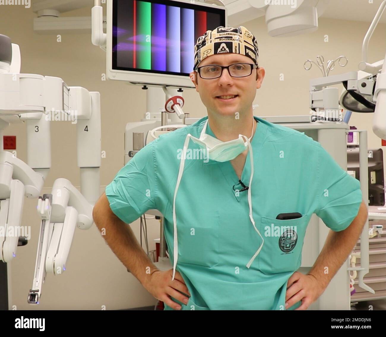 Army Surgeon Maj. (Dr.) Morgan Barron, a general surgeon at Blanchfield ...