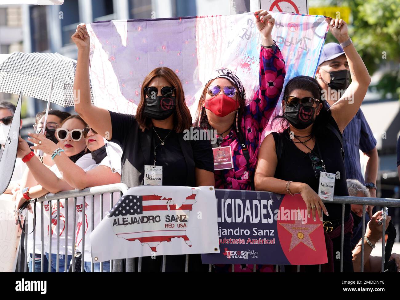From left, Yolanda Cardona, Mysore Diaz and Valeria Garcia, fans of ...