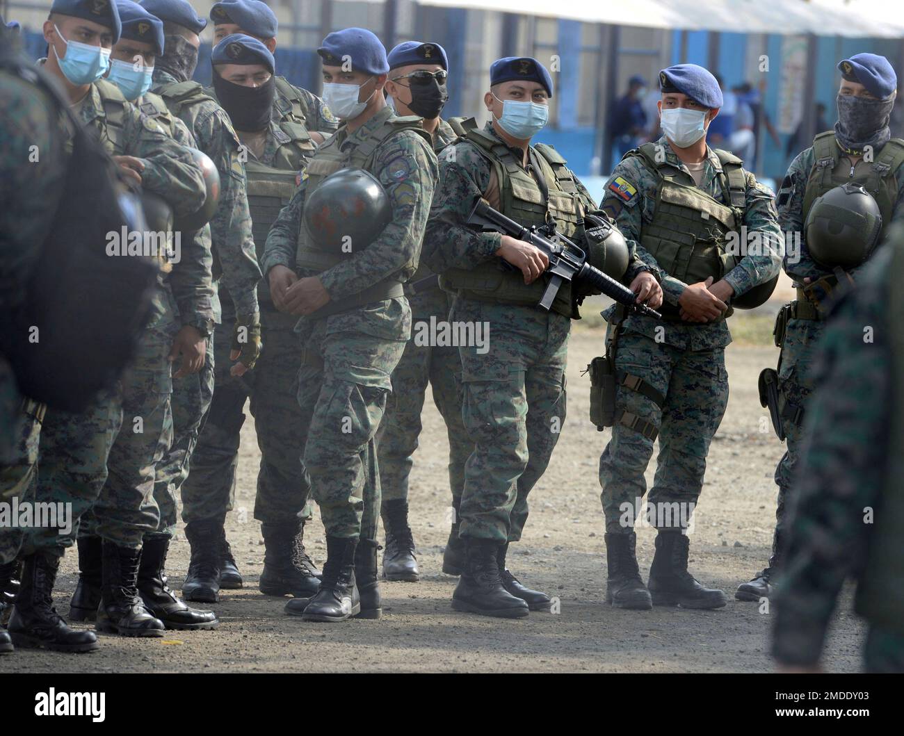 Soldiers stand in the Litoral penitentiary after more than 100 inmates ...