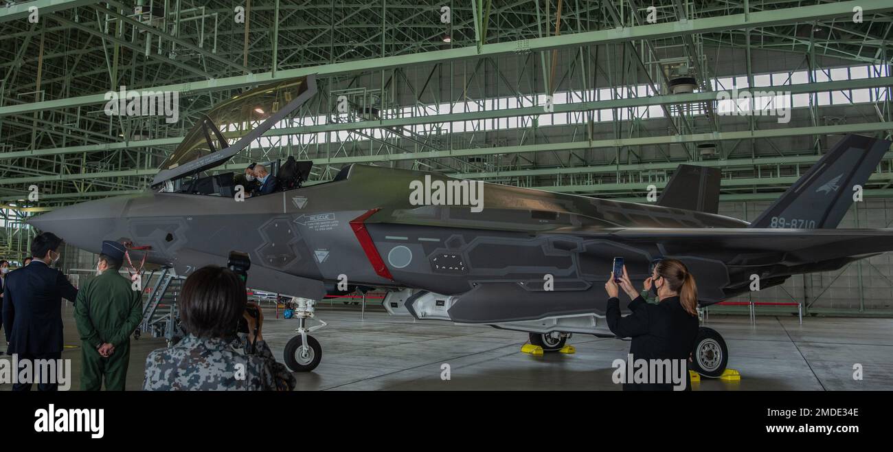 Japan Air Self-Defense Force (JASDF) Lt. Col. Yoshihiko Ida, 301st ...