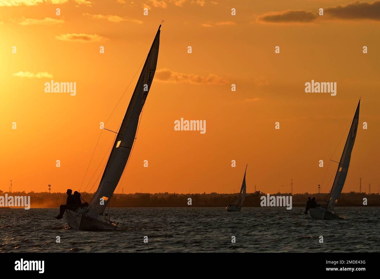 Boats race to the finish line at the end of the season on Lake Hefner ...