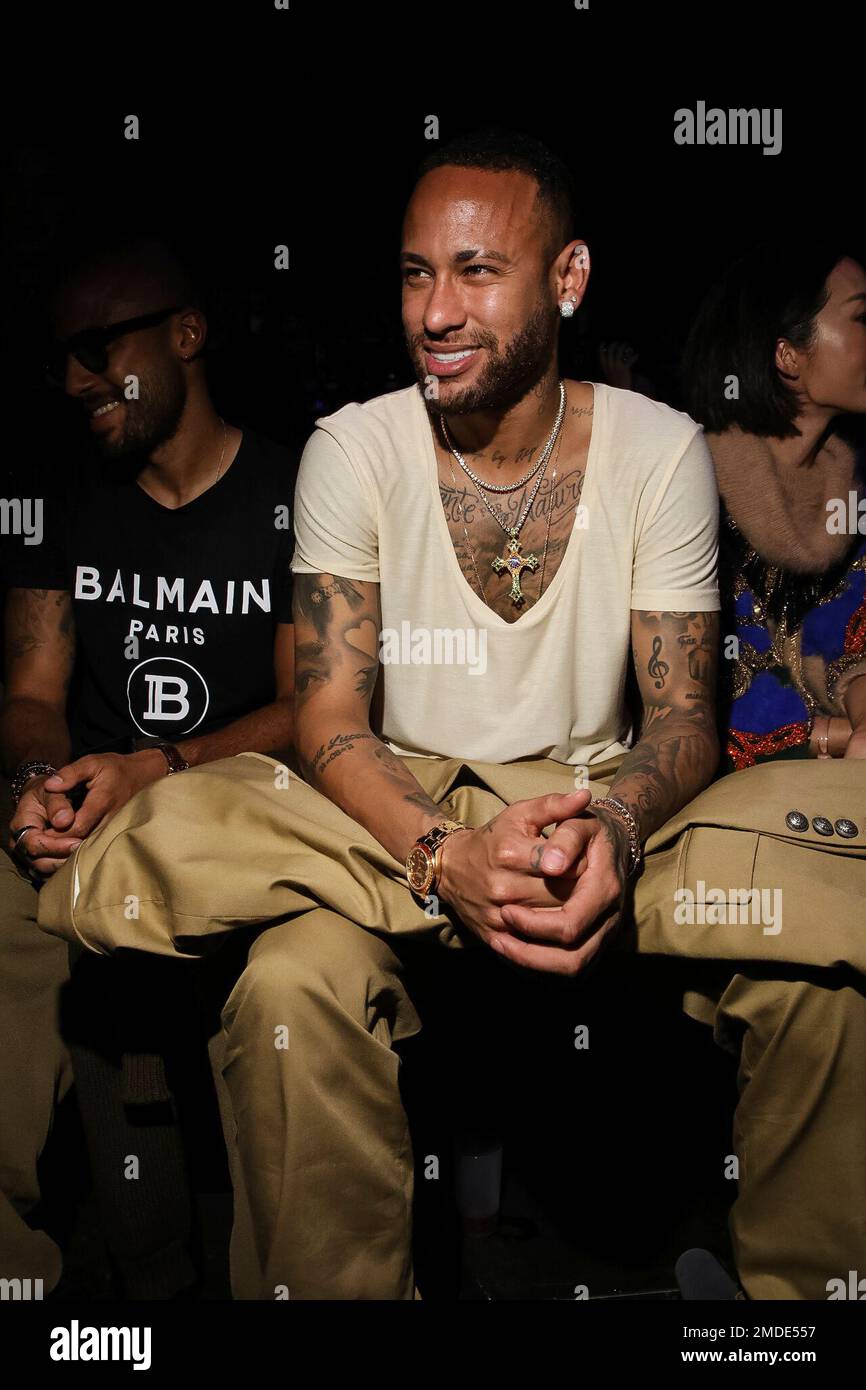Neymar poses for photographers after the Balmain Spring-Summer 2022 ...