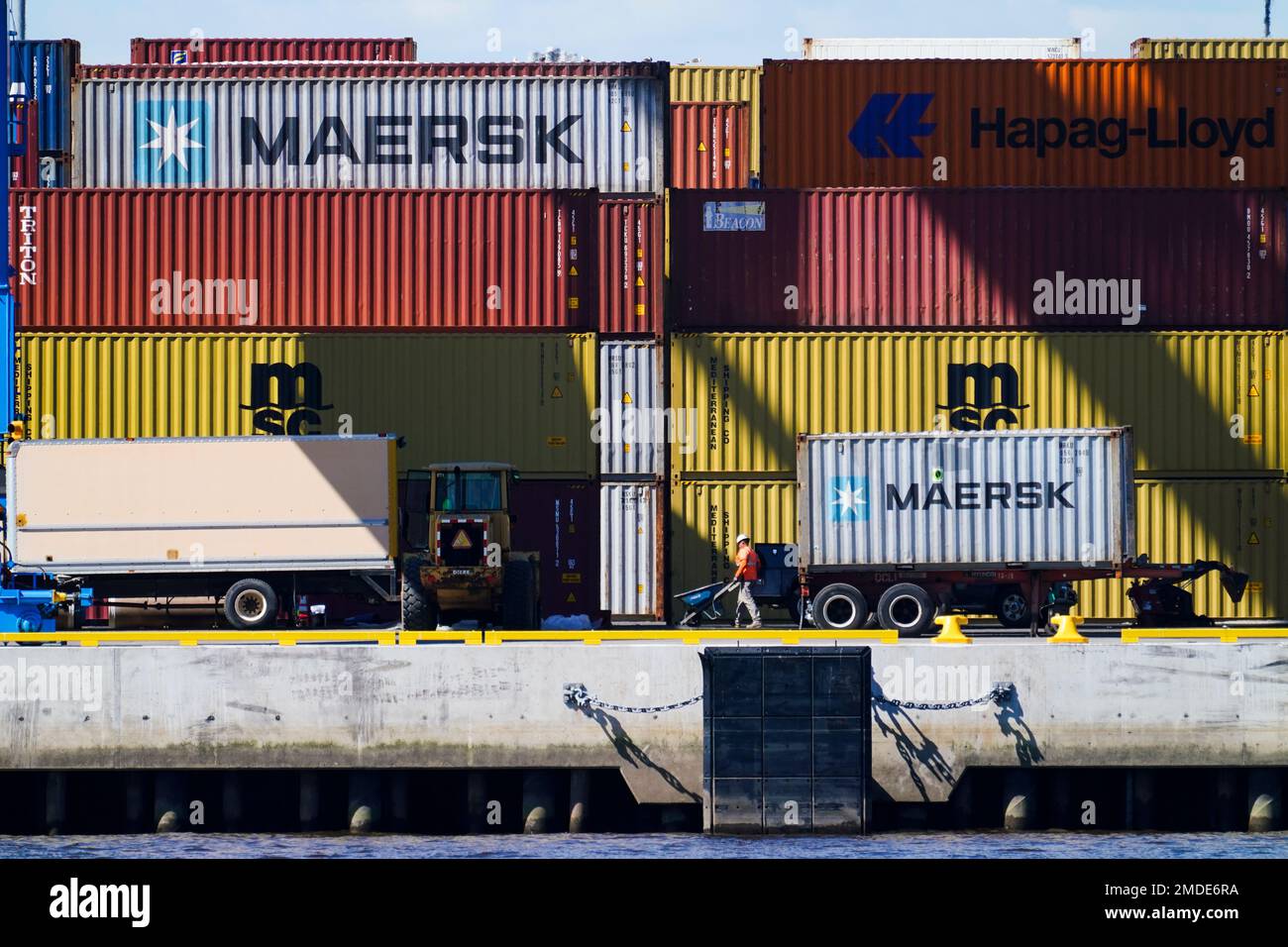 Shipping containers along the Delaware River in Philadelphia ...