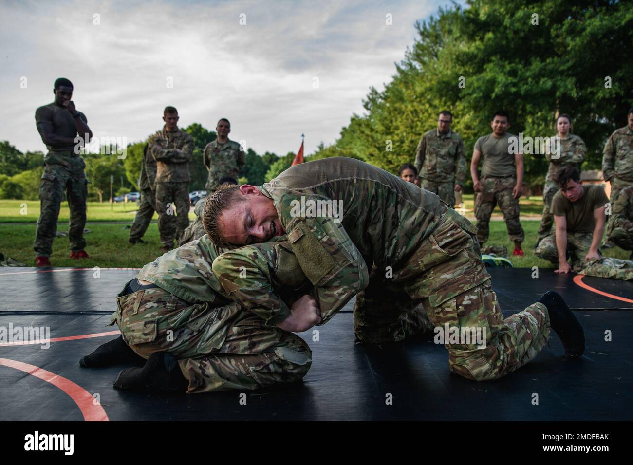 Modern army combatives hi-res stock photography and images - Alamy