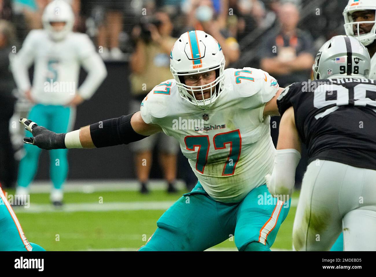 Miami Dolphins offensive tackle Jesse Davis (77) during an NFL football ...