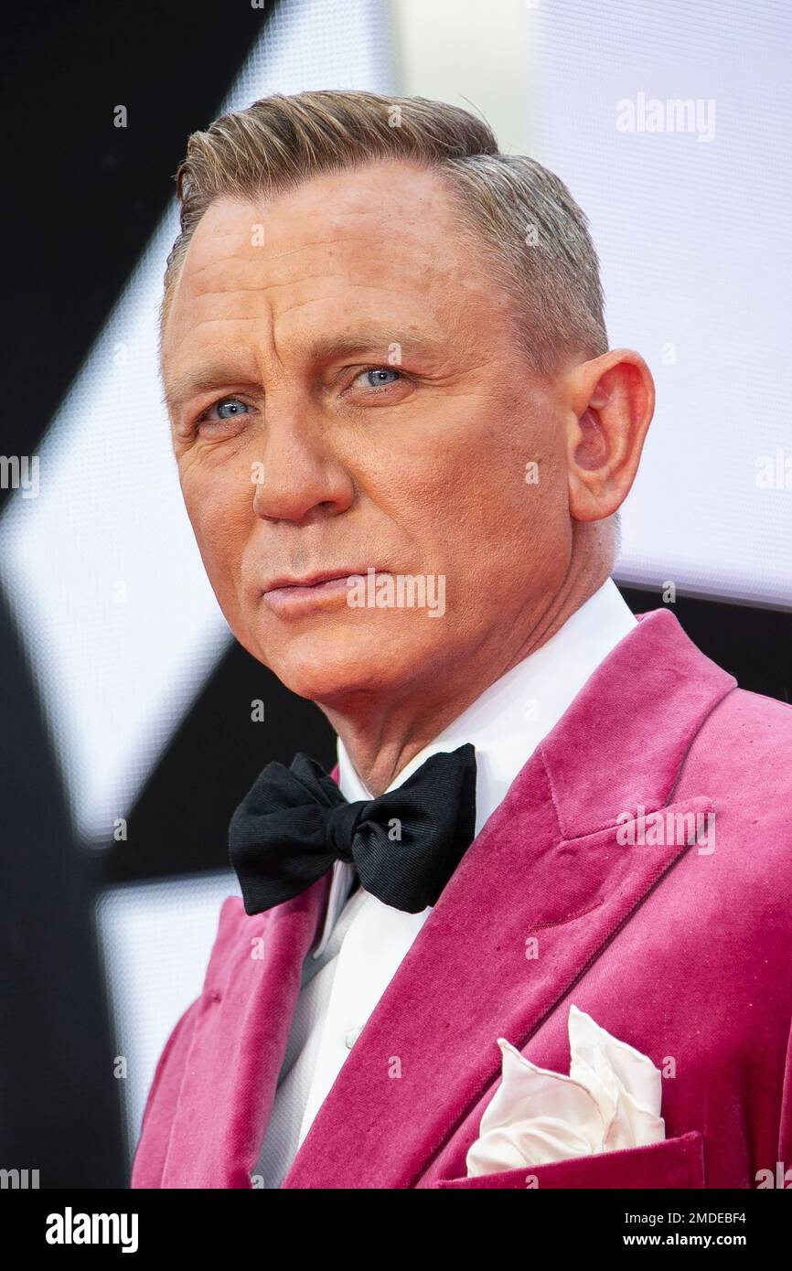 Daniel Craig poses for photographers upon arrival for the World ...
