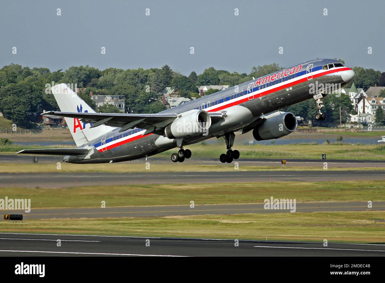 Runway jet hi-res stock photography and images - Alamy