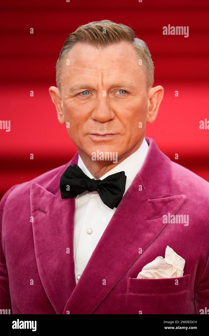 Daniel Craig poses for photographers upon arrival for the World ...