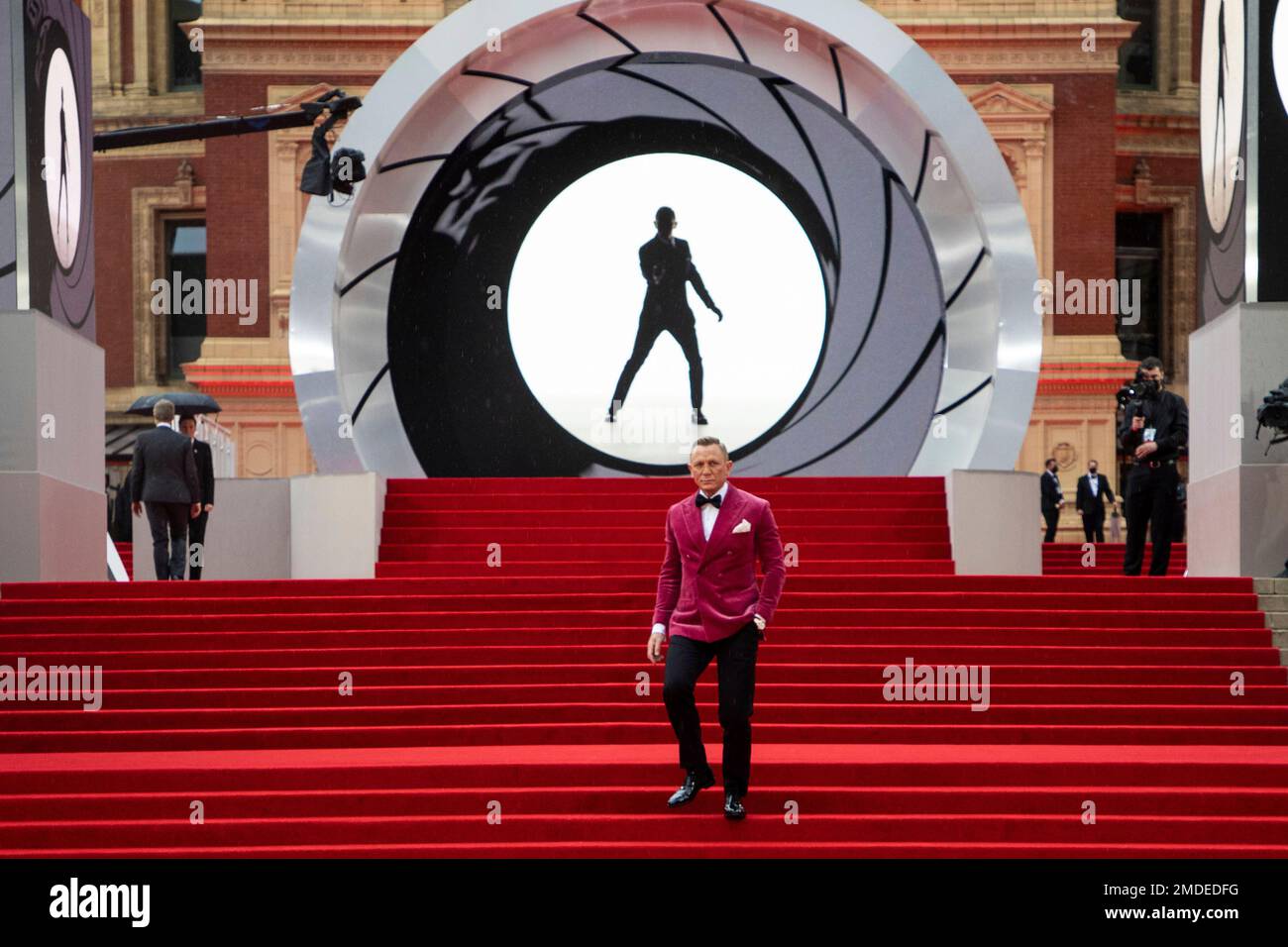 Daniel Craig poses for photographers upon arrival for the World ...