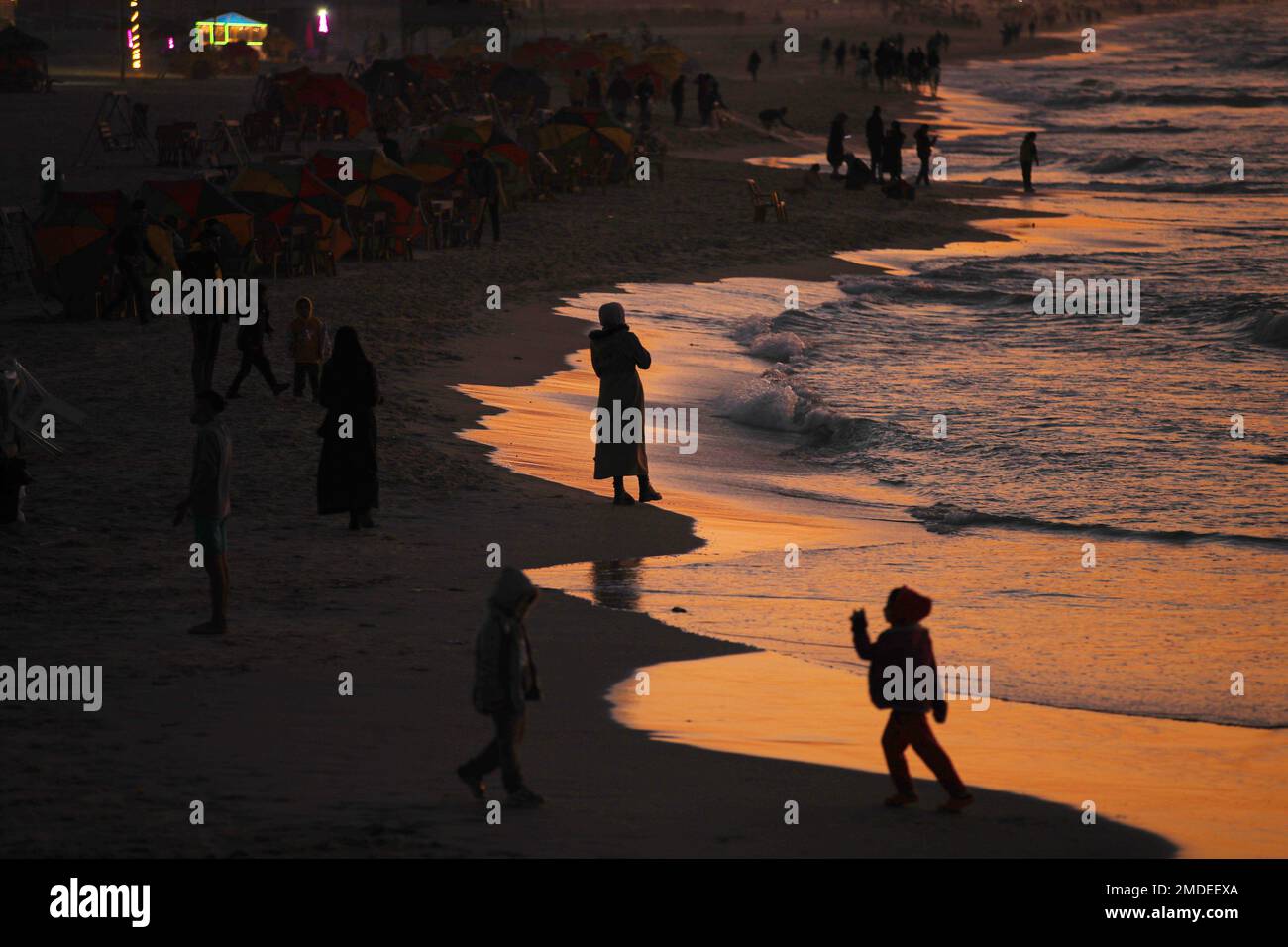 Palestinians on beach hi-res stock photography and images - Alamy