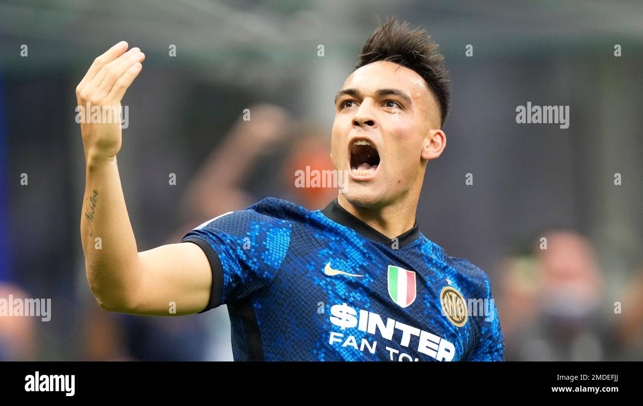 Inter Milan's Lautaro Martinez celebrates after scoring during a Serie ...