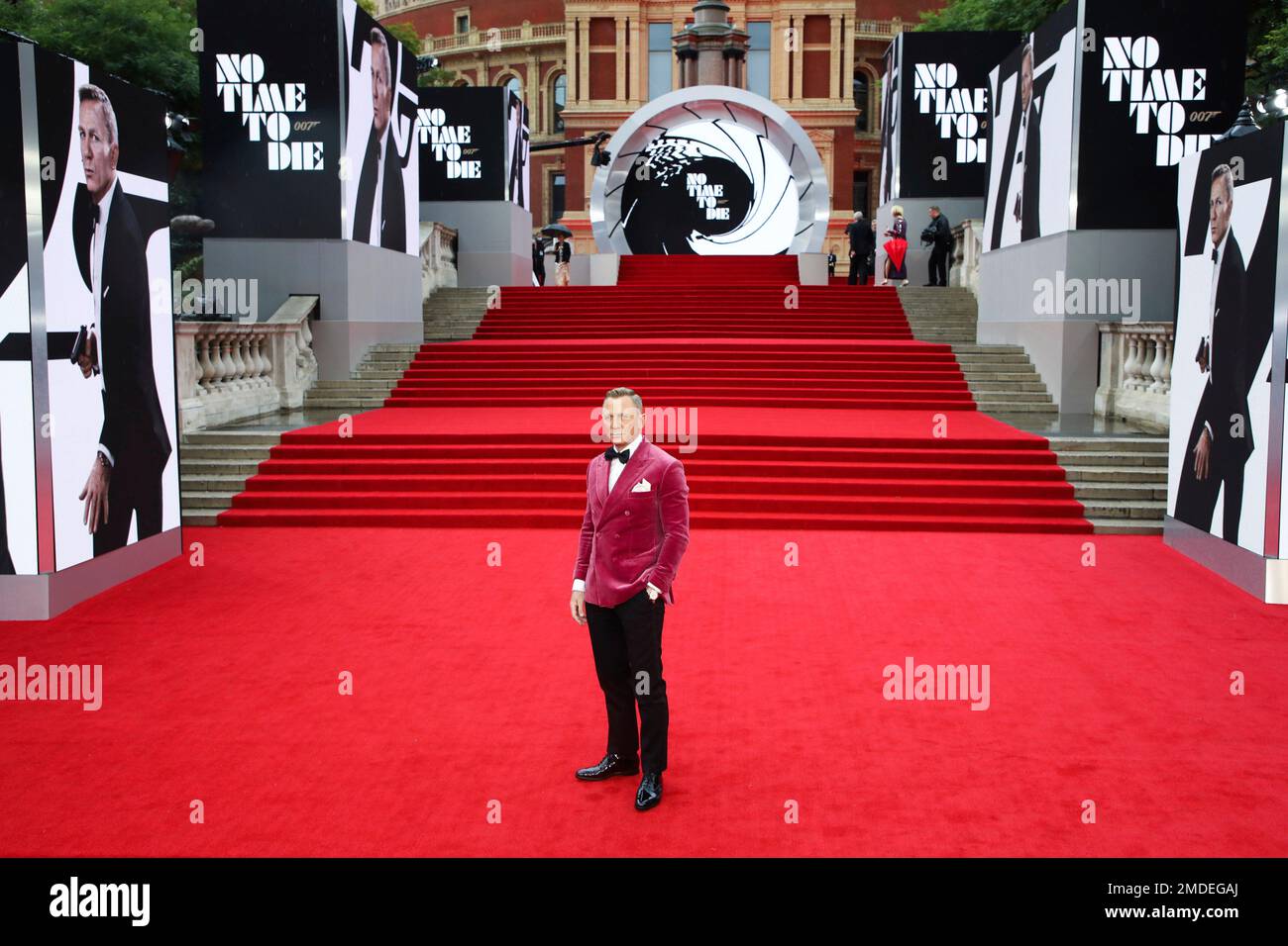 Daniel Craig poses for photographers upon arrival for the World ...