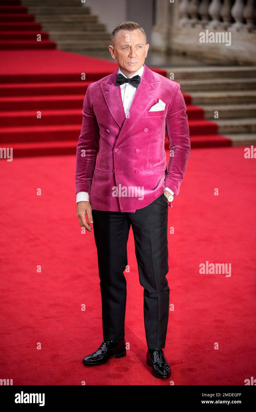 Daniel Craig poses for photographers upon arrival for the World ...