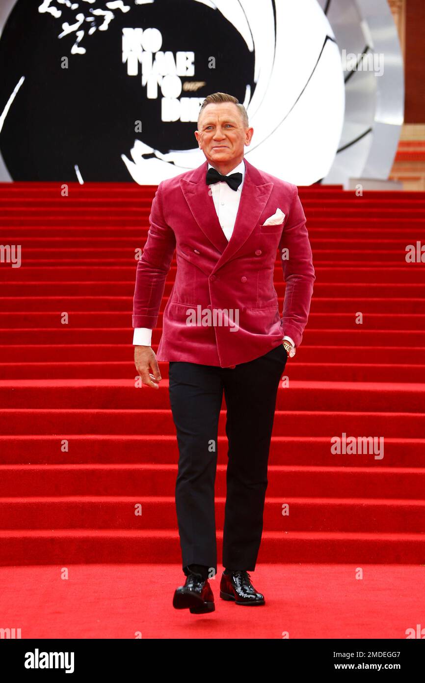 Daniel Craig poses for photographers upon arrival for the World ...