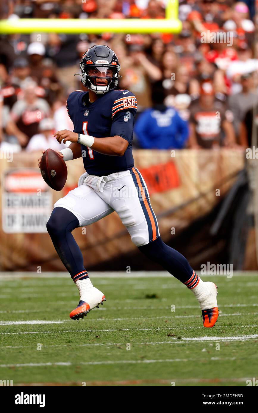 Chicago Bears quarterback Justin Fields (1) looks to pass during an NFL ...