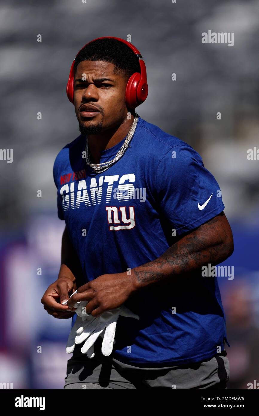 New York Giants wide receiver Sterling Shepard (3) warms up before an ...