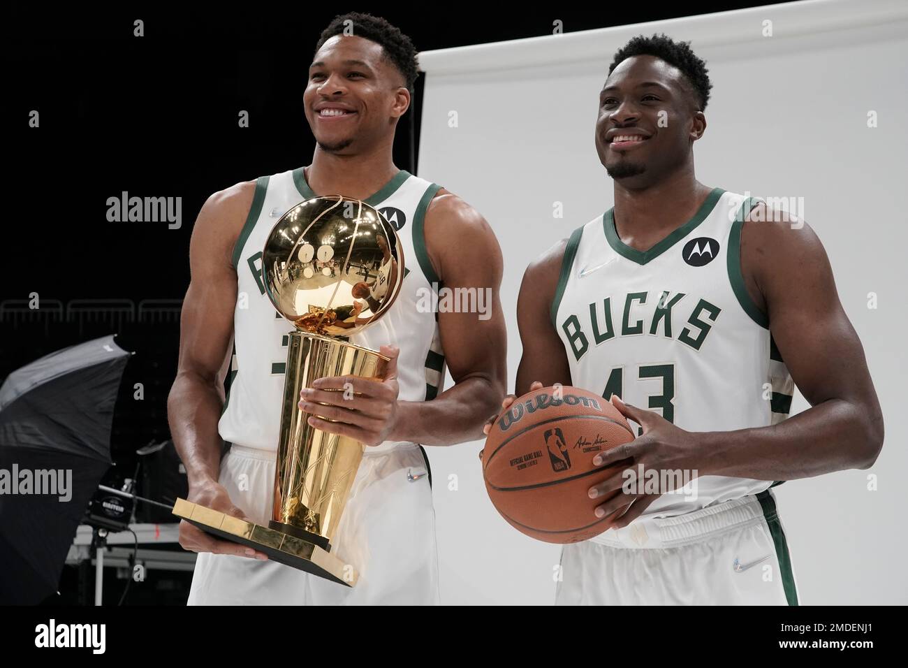Milwaukee Bucks' Giannis Antetokounmpo and Thanasis Antetokounmpo pose ...