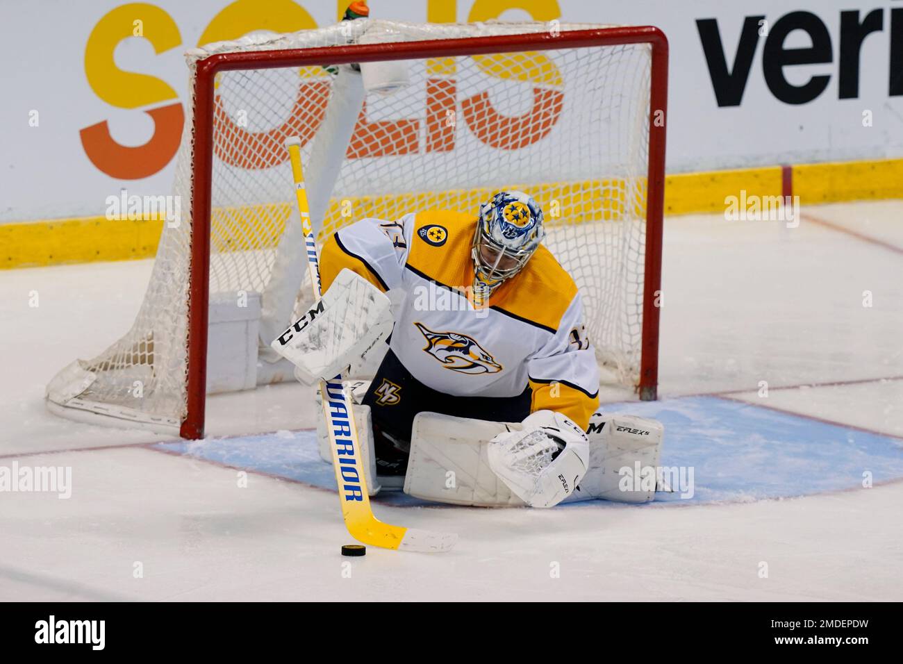 Nashville Predators goaltender David Rittich (33) stops the puck during ...