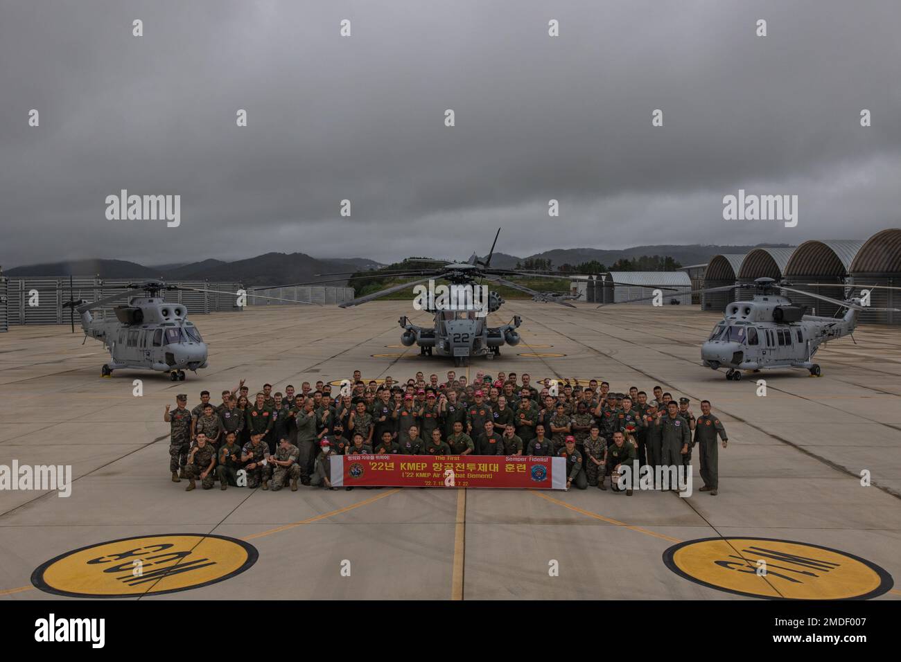 U.S. Marines assigned to Marine Heavy Helicopter Squadron 361 and ...
